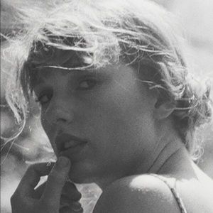 Taylor Swift | Accessories | Taylor Swift Meet Me Behind The Mall ...